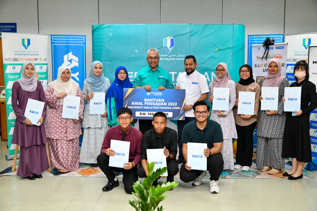 SIR Corner and YBR Foundation's Study Aid benefit UMP students | UMPSA News